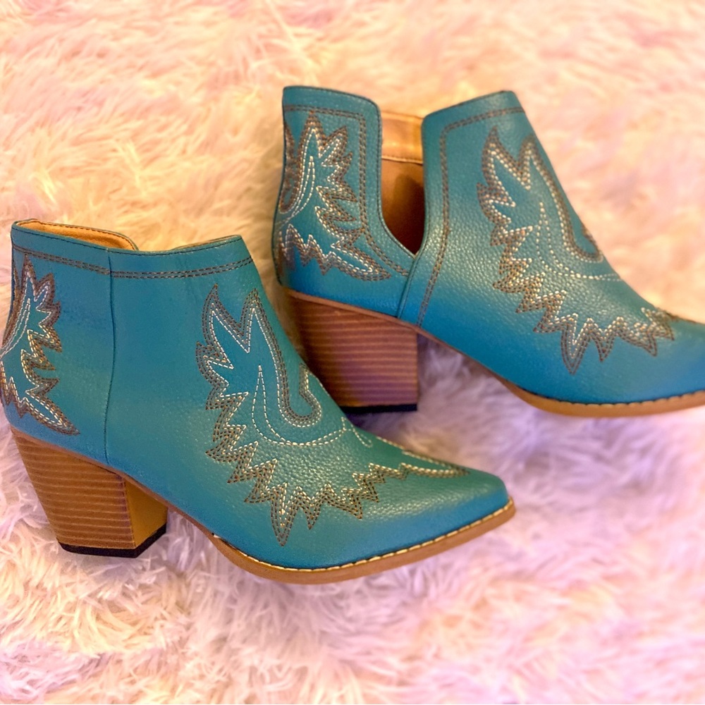 Short Blue Embroidered Cowboy Booties - Gem